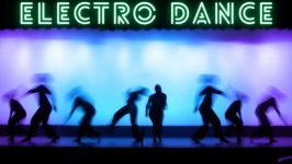 Electro Dance: Ritmo electrizante que llena la pista de energía
